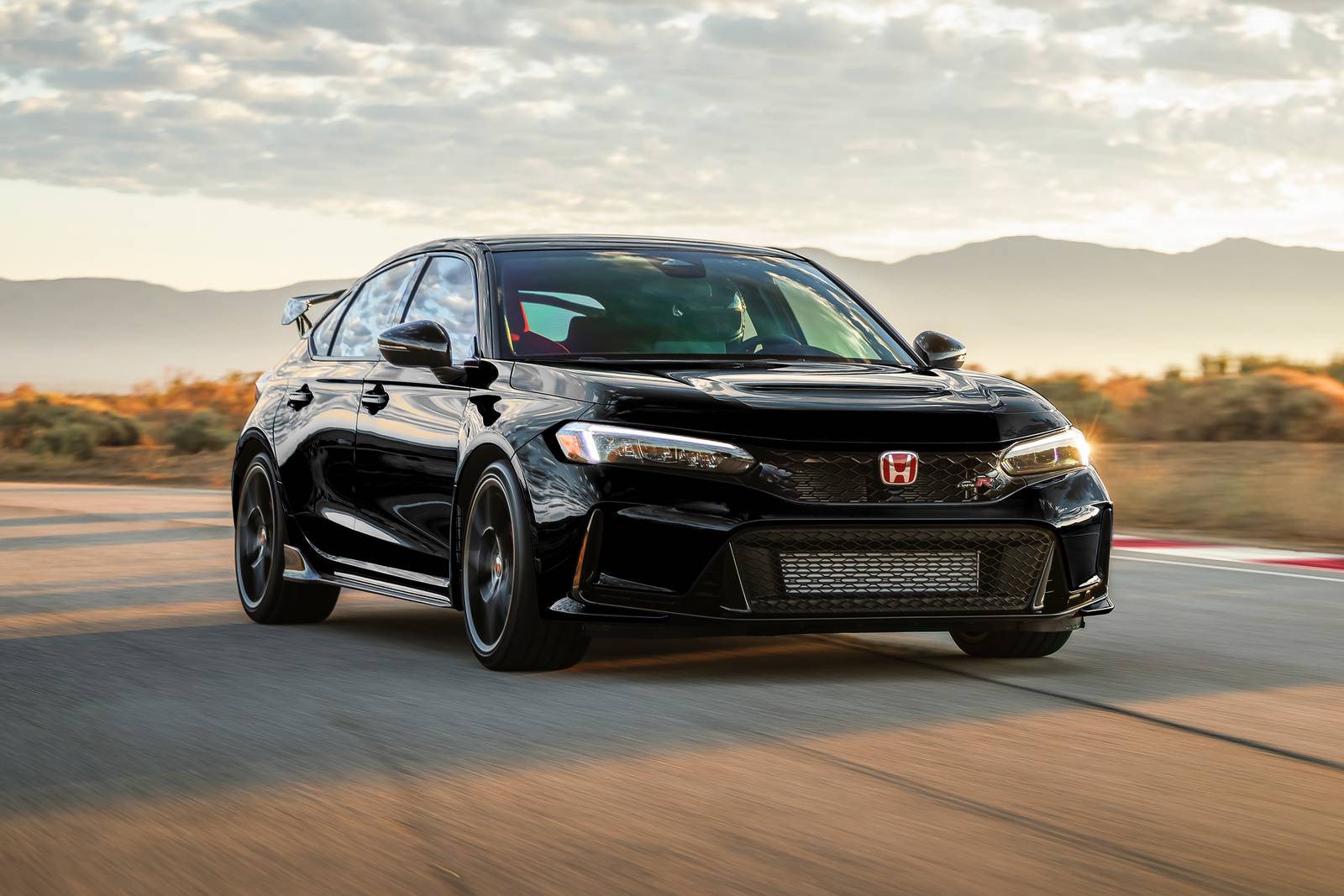 Honda Civic Hatchback Modified Elevated: Brian Requena's 1996 Honda